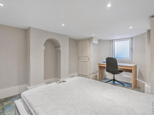 4 bedroom semi detached house for rent in Church Road, Guildford, GU1
