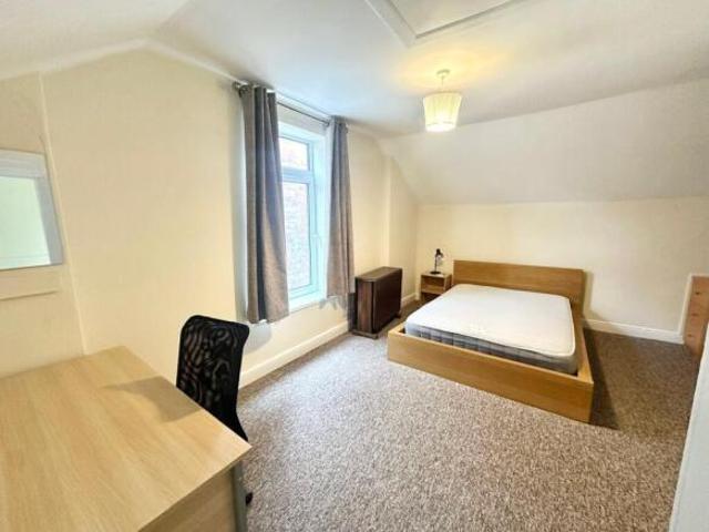 4 bedroom semi detached house for rent in City Road, Nottingham, NG7