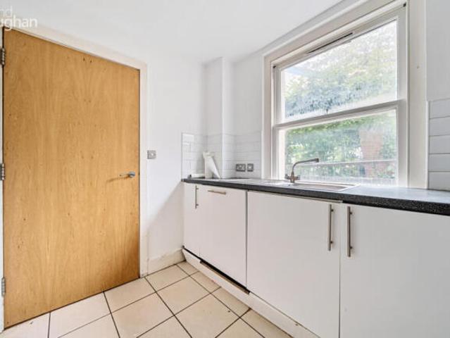 4 bedroom semi detached house for rent in Compton Avenue, Brighton, East Sussex, BN1