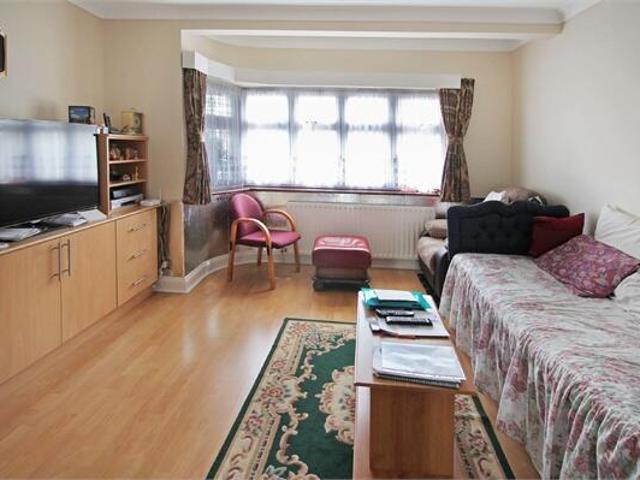 4 bedroom semi detached house for rent in Cool Oak Lane, London, NW9