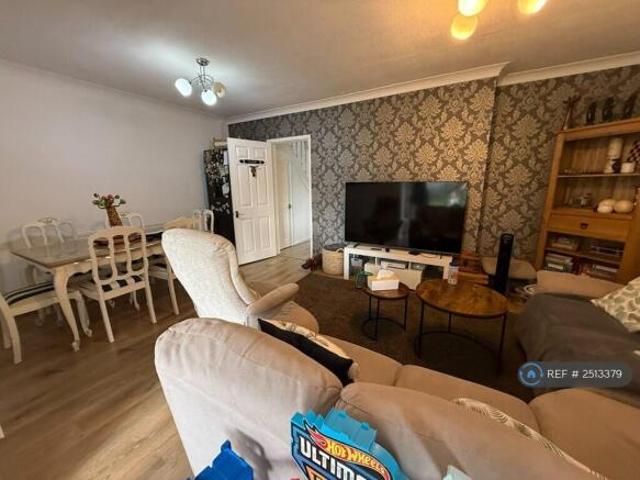 4 bedroom semi detached house for rent in Coombe Rise, Leicester, LE2