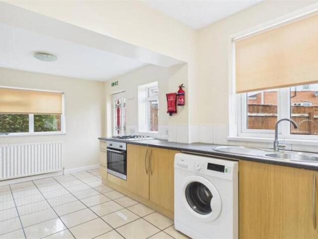4 bedroom semi detached house for rent in Cochrane Park Avenue, Newcastle Upon Tyne, NE7