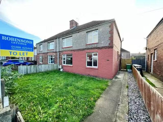 4 bedroom semi detached house for rent in Coleridge Road Chilt.