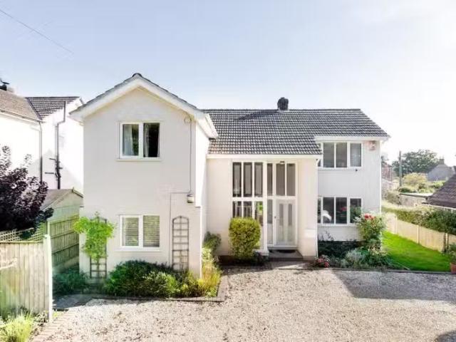 4 bedroom semi detached house for rent in College Road, BA5