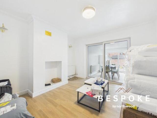 4 bedroom semi detached house for rent in Corringham Road, Levenshulme, M19
