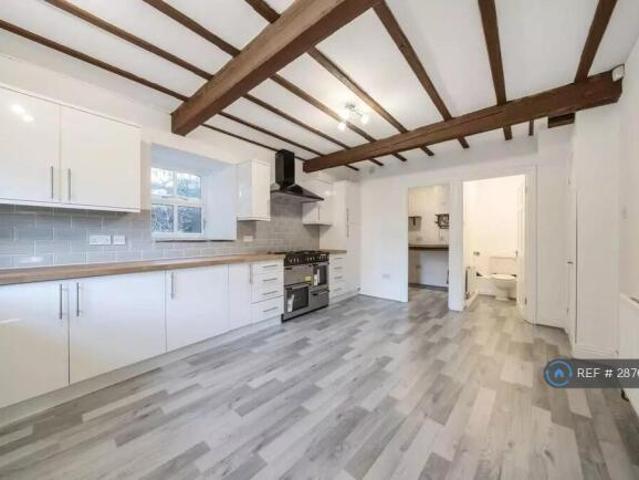 4 bedroom semi detached house for rent in Clifton Fold, Pudsey, LS28