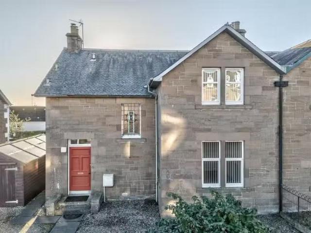 4 bedroom semi detached house for rent in Craig Road, Tayport.