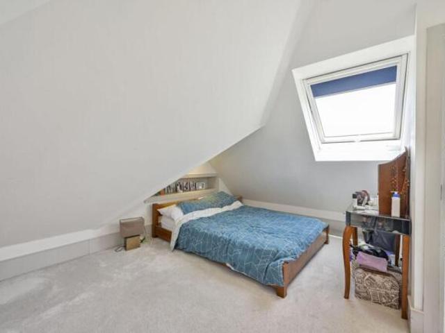 4 bedroom semi detached house for rent in Crestway, Putney, London, SW15