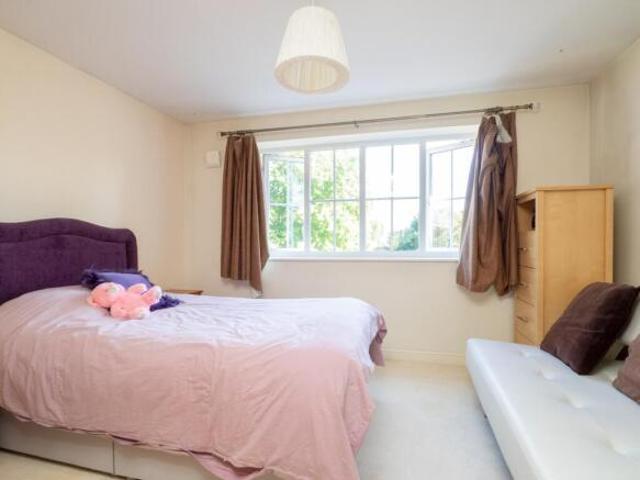 4 bedroom semi detached house for rent in Cuddington Avenue, Worcester Park, Surrey, KT4
