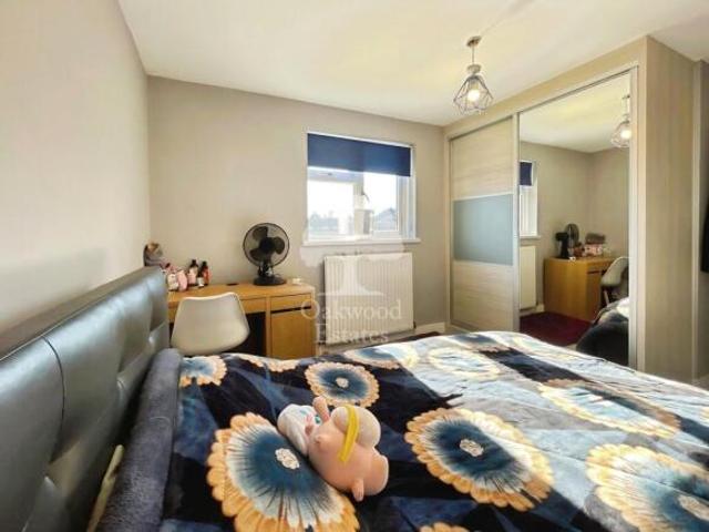 4 bedroom semi detached house for rent in Dawes Moor Close, Slough, SL2