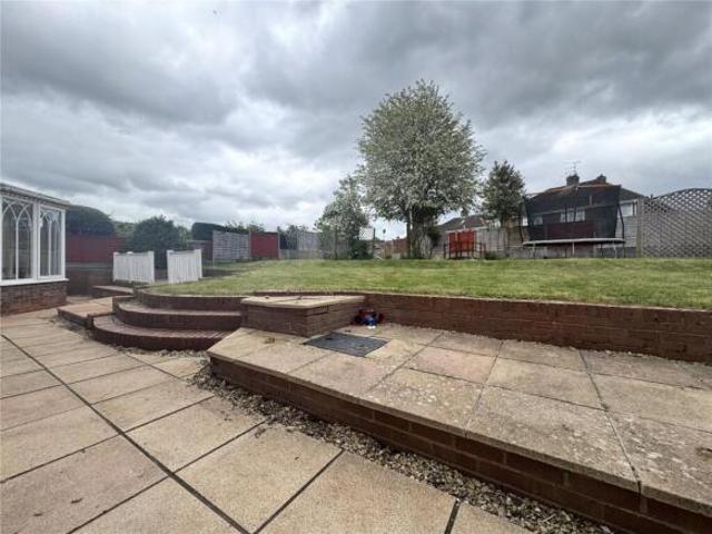 4 bedroom semi detached house for rent in Denbigh Close, Lawn, Swindon, SN3