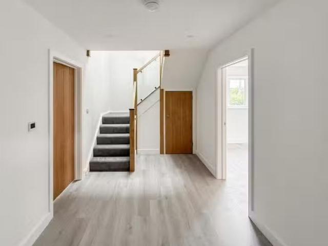 4 bedroom semi detached house for rent in Deanland Road, Golde.