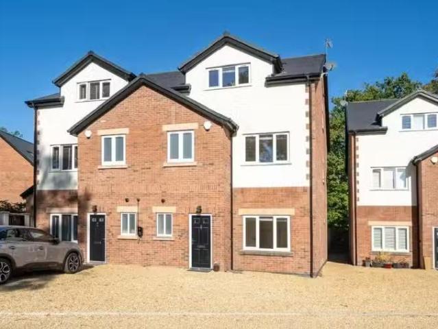 4 bedroom semi detached house for rent in Downfield Close, Liv.