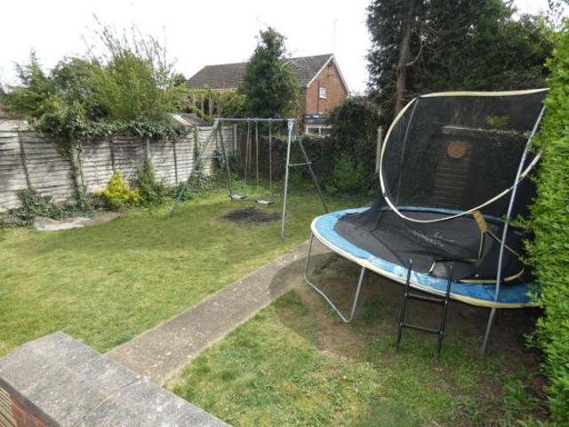 4 bedroom semi detached house for rent in Dunsby Road, LUTON, LU3