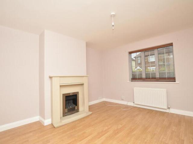 4 bedroom semi detached house for rent in Durham Close, Guildford, Surrey, GU2
