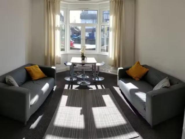 4 bedroom semi detached house for rent in Earlsdon Avenue Sout.
