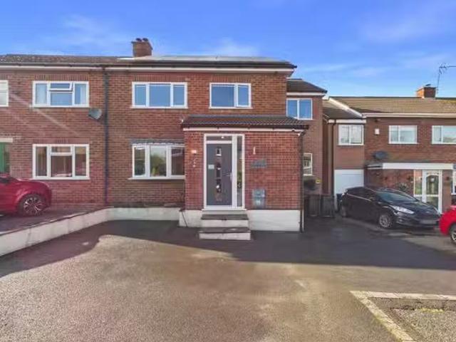 4 bedroom semi detached house for rent in Eastleigh Drive, Rom.