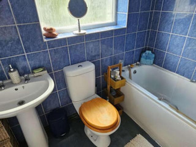 4 bedroom semi detached house for rent in Eaton Valley Road, Luton, LU2
