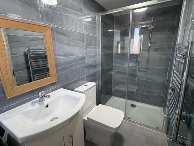 4 bedroom semi detached house for rent in Eden Crescent, Leeds, LS4