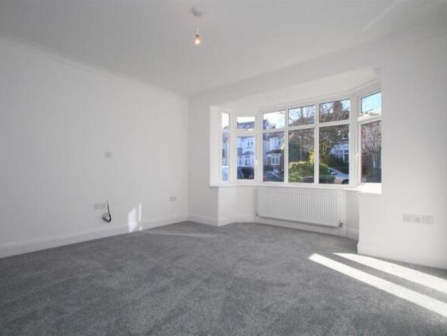 4 bedroom semi detached house for rent in Elmbridge Avenue, Surbiton, KT5
