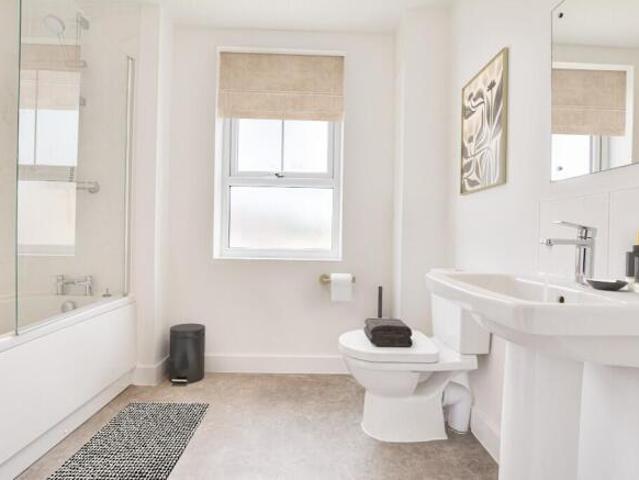4 bedroom semi detached house for rent in Eliza Grant Road, Leeds, West Yorkshire, LS15
