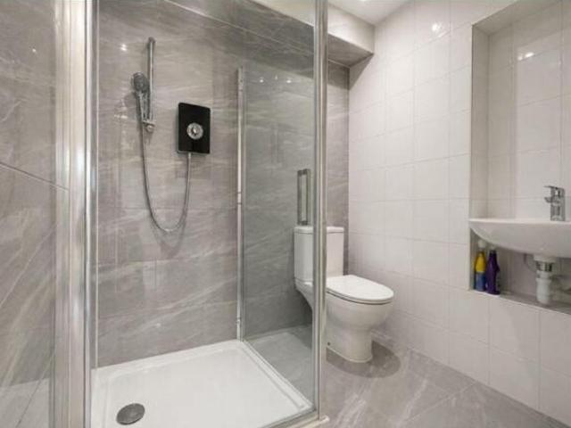5 bedroom semi detached house for rent in Ellesmere Drive, South Croydon, CR2