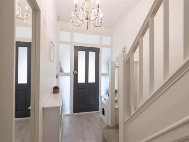 4 bedroom semi detached house for rent in Fairfield Road, London, N18