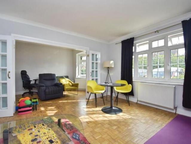 4 bedroom semi detached house for rent in Faraday Avenue Sidcup DA14