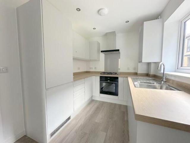4 bedroom semi detached house for rent in Farmstead Close, Luton, LU4 9JW, LU4