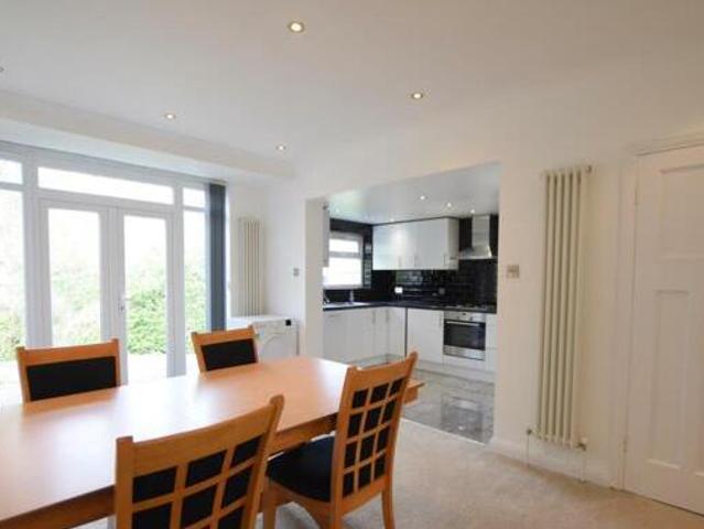 4 Bedroom Semi detached House For Rent In Finchley, London