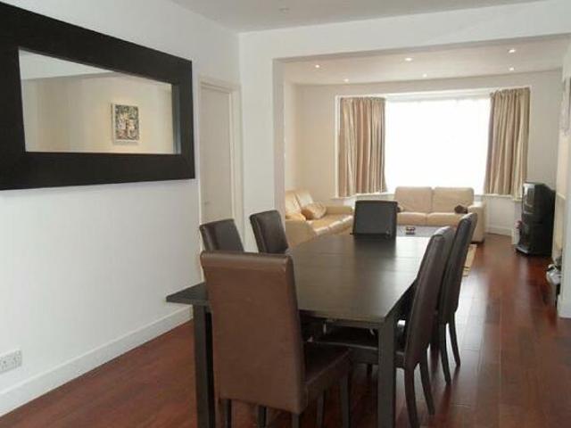 4 Bedroom Semi detached House For Rent In Finchley, London
