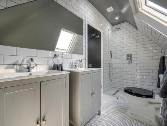 4 bedroom semi detached house for rent in Finchley Road, Hampstead, NW3