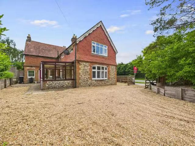 4 bedroom semi detached house for rent in Findon Road, Findon.