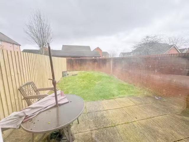 4 bedroom semi detached house for rent in Filton Avenue, Horfi.