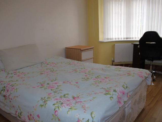 4 bedroom semi detached house for rent in Firs Avenue, Firswood, Manchester, M16