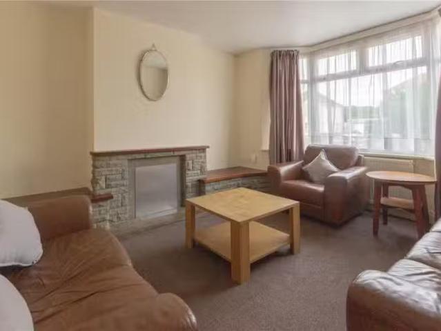 4 bedroom semi detached house for rent in Frenchay Park Road.
