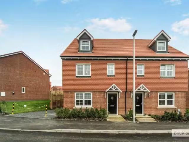 4 bedroom semi detached house for rent in Funnell Drive, Stone.