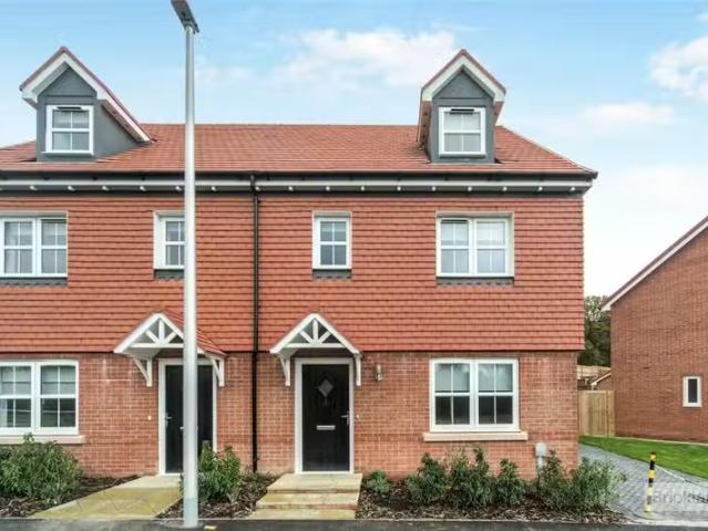 4 bedroom semi detached house for rent in Funnell Drive, Stone.