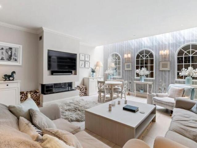 4 bedroom semi detached house for rent in Fulham Park Gardens, Parsons Green, SW6