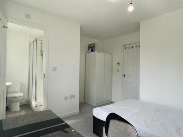4 bedroom semi detached house for rent in George Holmes Way, Bristol, BS16