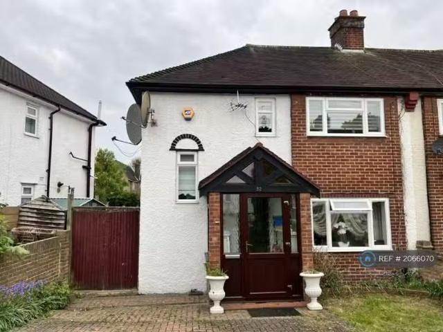 4 bedroom semi detached house for rent in Goodwin Gardens, Cro.