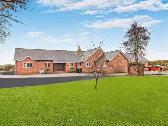 4 bedroom semi detached house for rent in Gooseneck, Rough Hil.