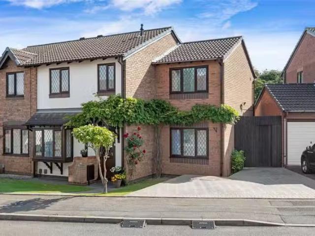 4 bedroom semi detached house for rent in Glenmore Drive, Cove.