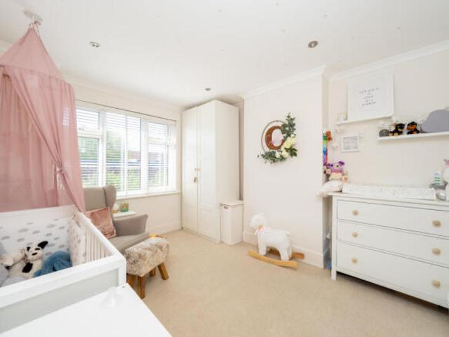 4 bedroom semi detached house for rent in Glenthorne Close, Sutton, Surrey, SM3