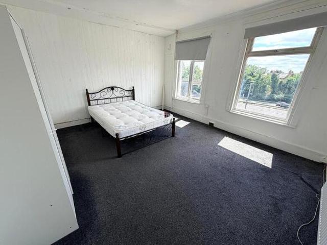 4 bedroom semi detached house for rent in Grove Road, South Woodford, Redbridge, London, E18
