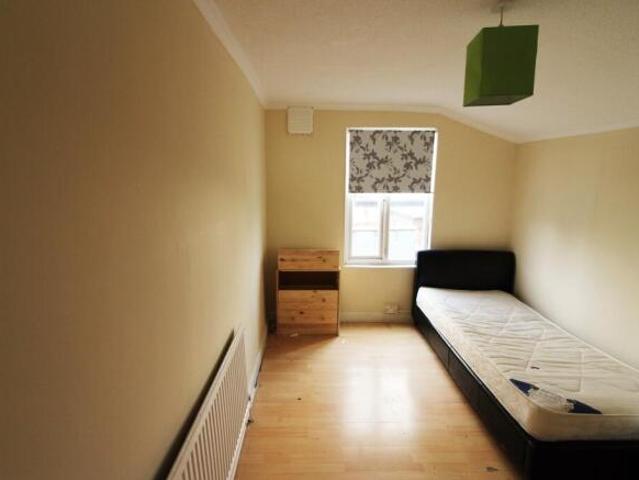 4 bedroom semi detached house for rent in Grove Road, South Woodford, Redbridge, London, E18