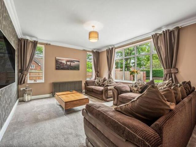 4 bedroom semi detached house for rent in Grantham Avenue, Walton, WA4