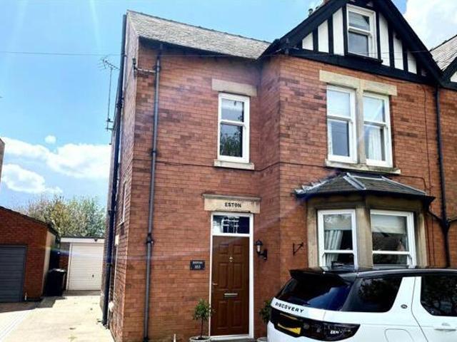 4 Bedroom Semi detached House For Rent In Grantham, Lincolnshire