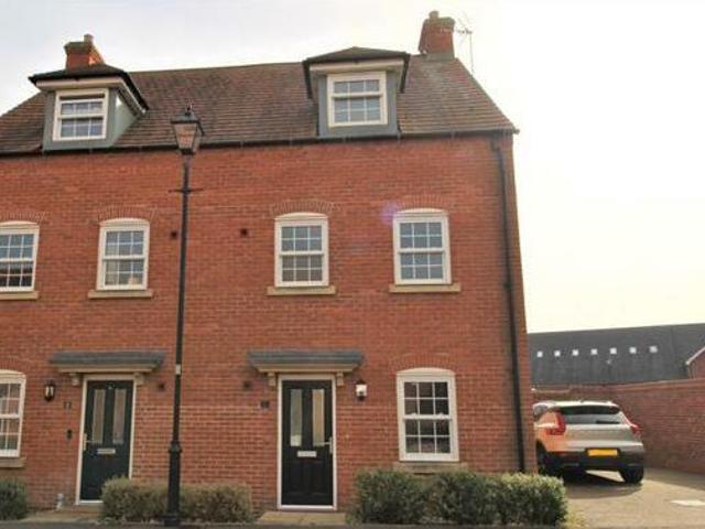 4 Bedroom Semi detached House For Rent In Great Denham