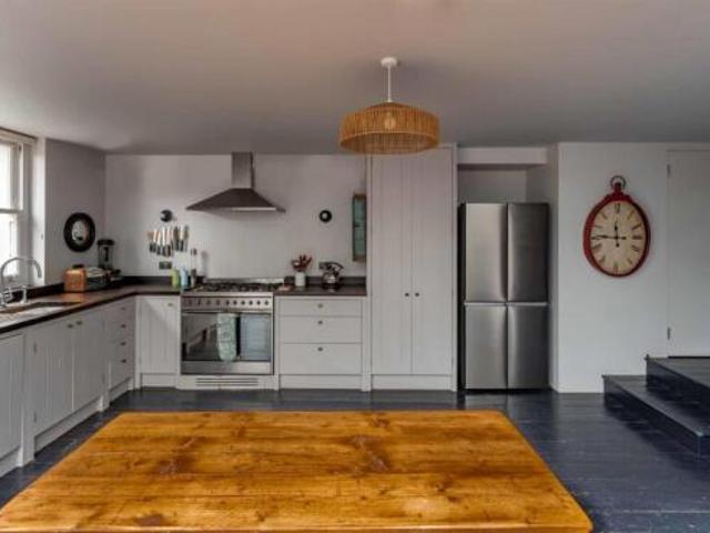 4 bedroom semi detached house for rent in Greenhill Road, London, NW10